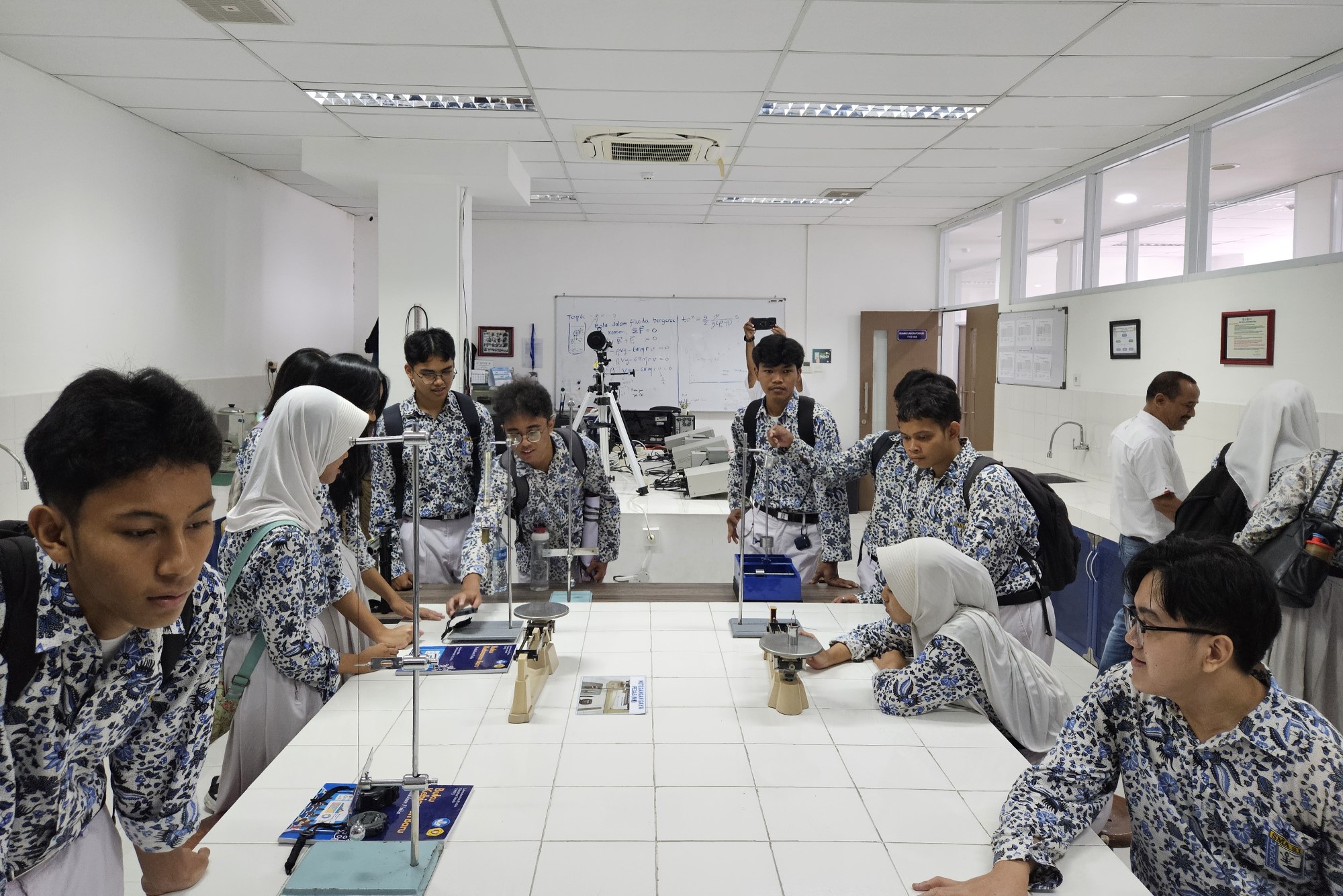 Antusias Siswa SMAN 31 Jakarta Saat Tur Kampus Fakultas Teknik UPNVJ ...