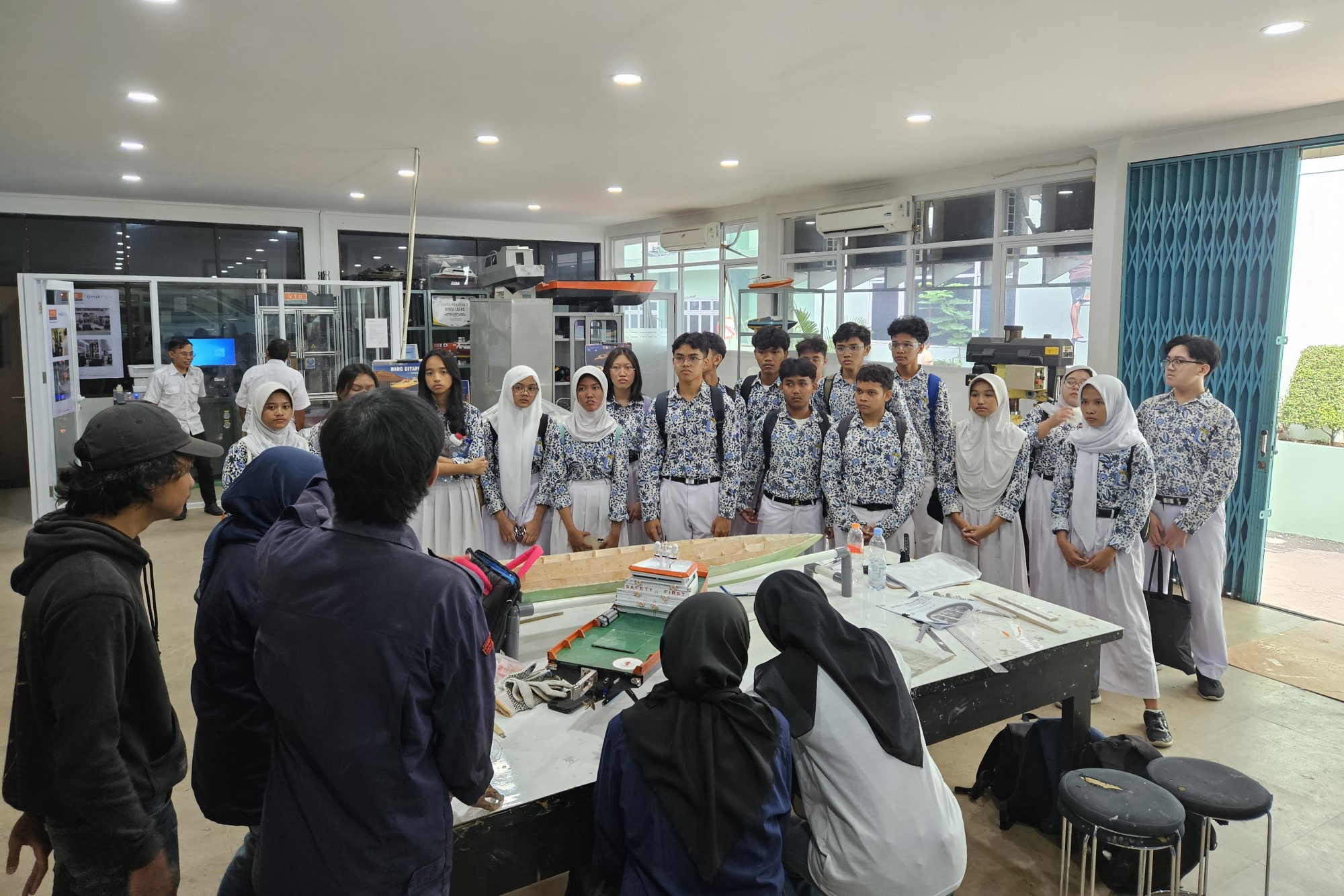 Antusias Siswa SMAN 31 Jakarta Saat Tur Kampus Fakultas Teknik UPNVJ - Fakultas Teknik UPN ...