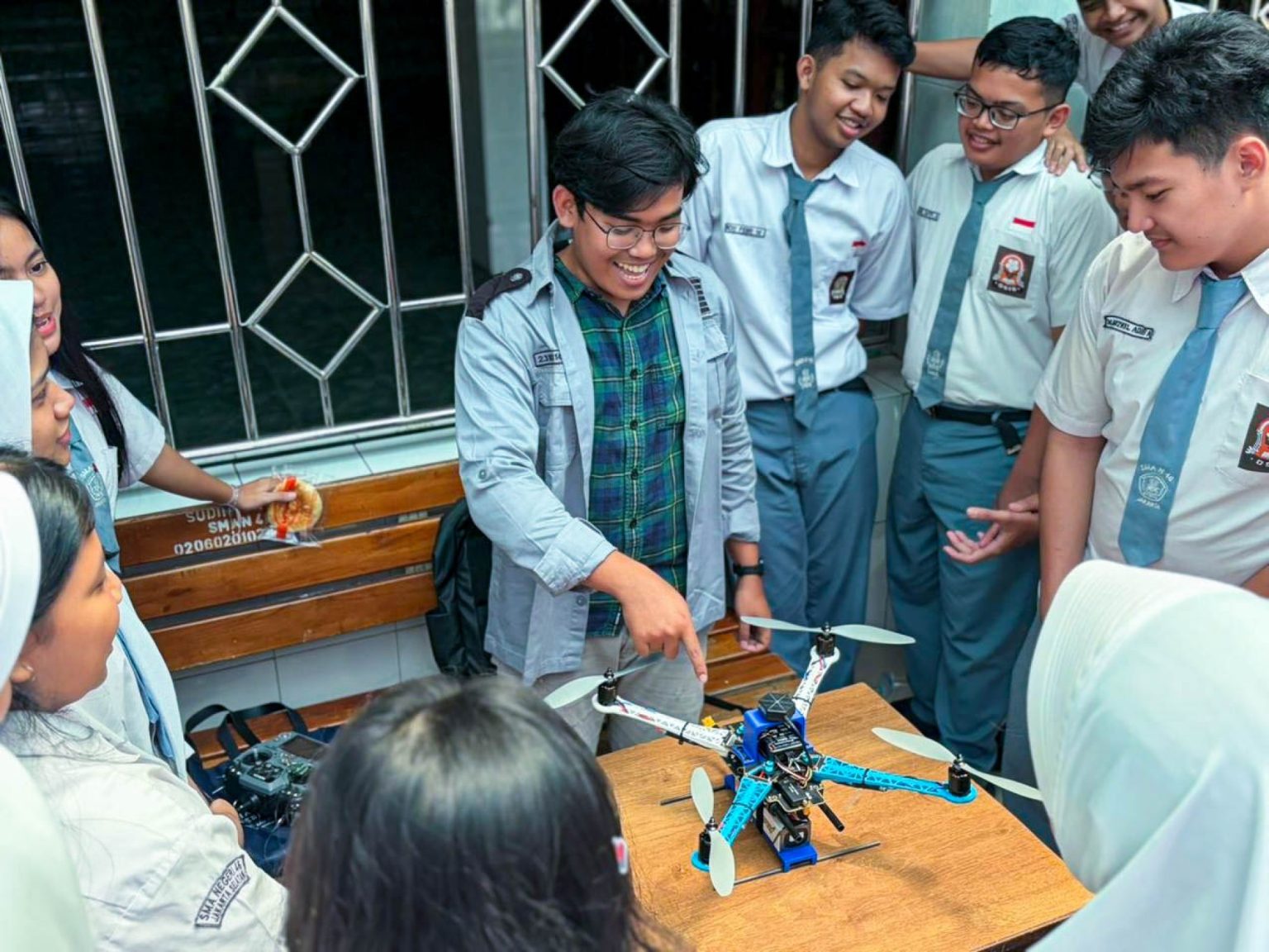 Keseruan EGOTS 2026 di SMA Negeri 46 Jakarta oleh HMTE UPNVJ - Fakultas ...